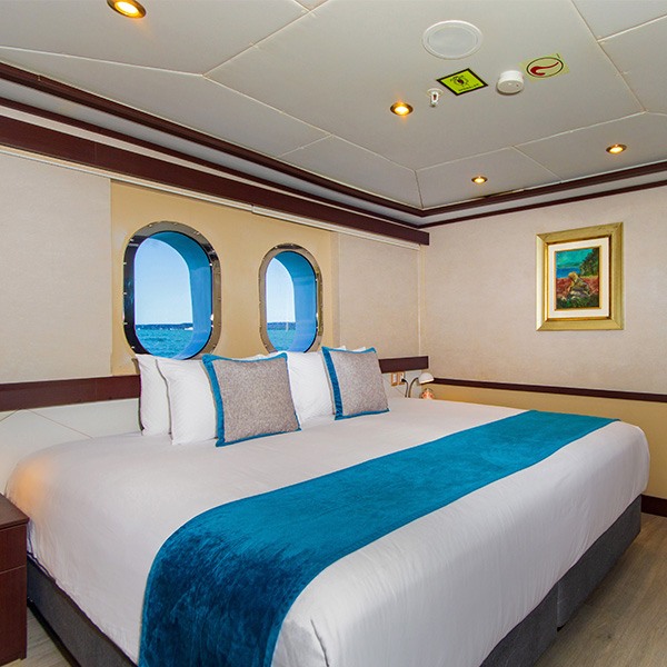 Galapagos Services > Cabin large windows > GreenGo Travel